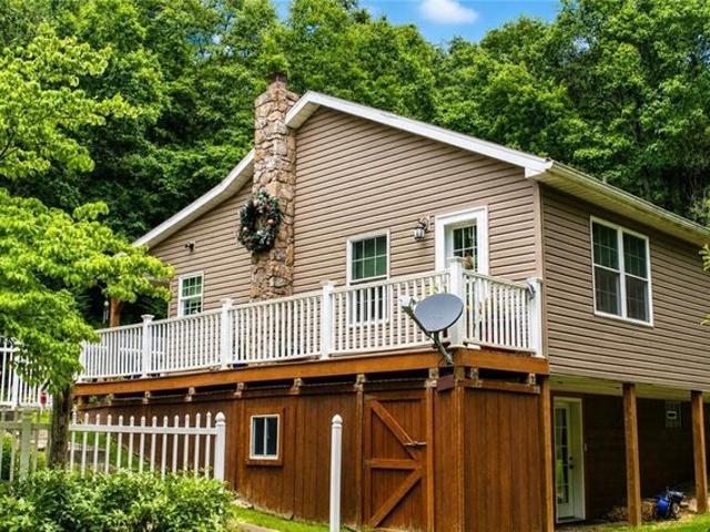 63 Pine Hill Rd, Smock, PA 15480