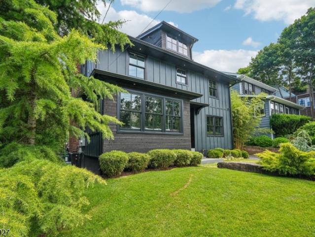 63 Ravine Ave