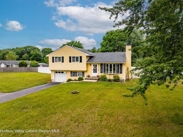 63 Rossman Cir, Hudson, NY 12534