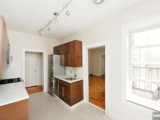 63 Sherman Place # D5