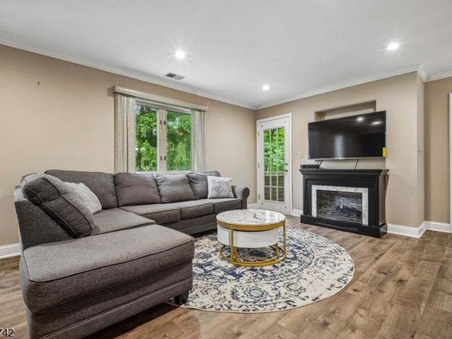63 Sunrise Dr