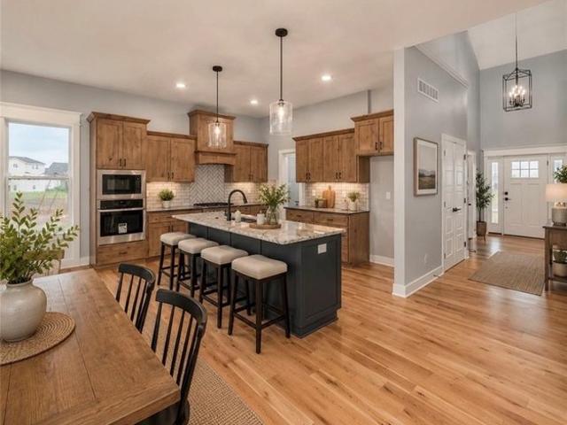 6004 Apache Dr, Shawnee, KS 66226