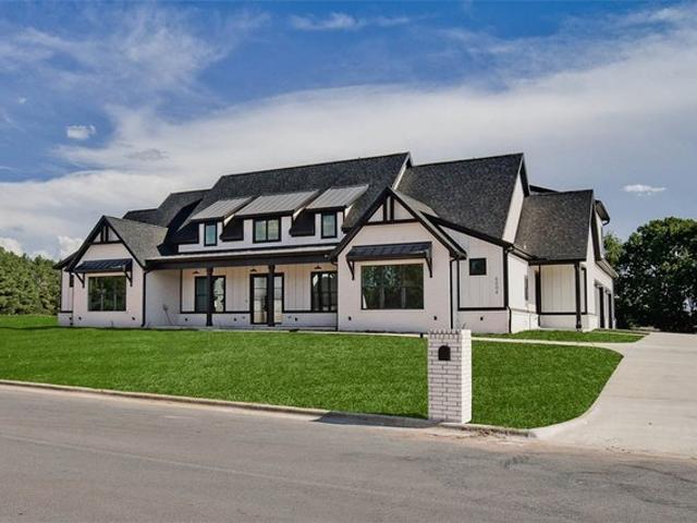 6004 Chief Martinez Ln, Rogers, AR 72756