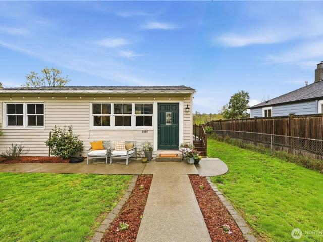 6005 21st Ave SW, Seattle, WA 98106 | MLS #2492 | Compass