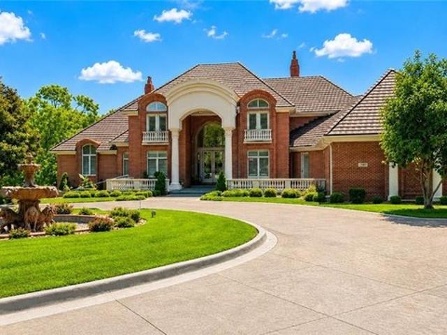6006 W Shore Ct, Parkville, MO 64152