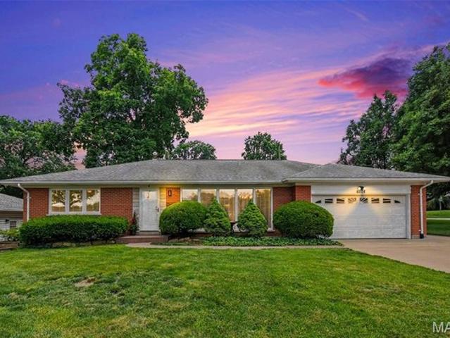 6008 Deerwood Dr, Saint Louis, MO 63123