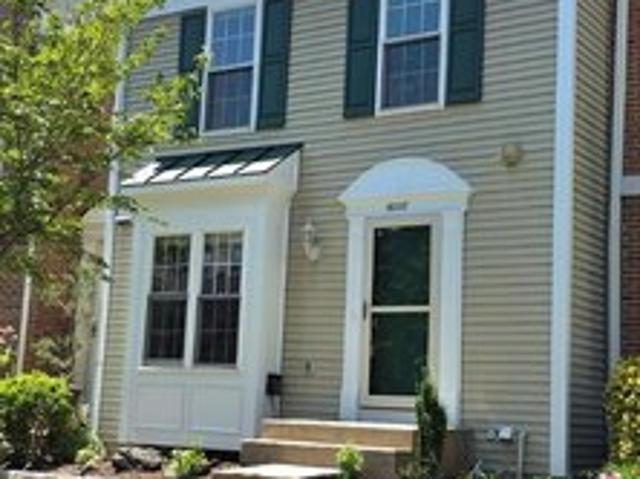 6008 Raina Dr, Centreville, VA 20120