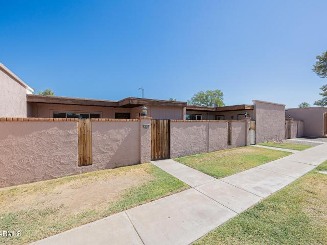 6008 w augusta avenue