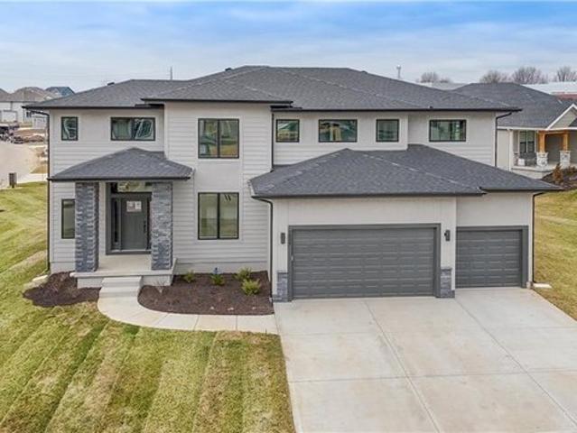 6009 Arapahoe St, Shawnee, KS 66226