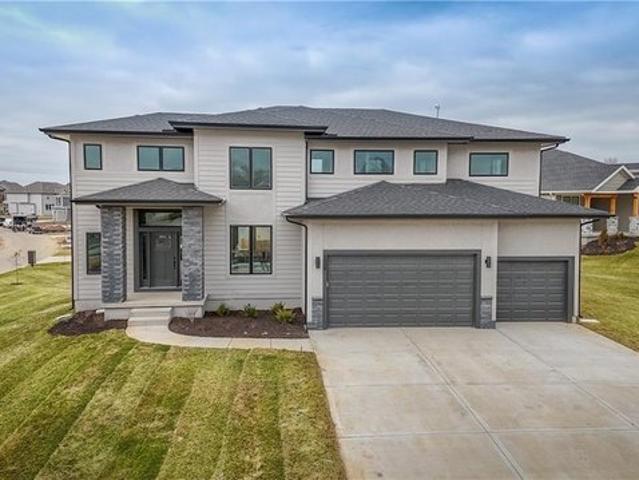 6009 Arapahoe St, Shawnee, KS 66226