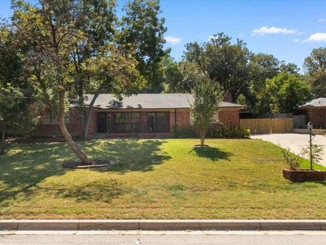6000 Monterrey Dr, Fort Worth, TX 76112