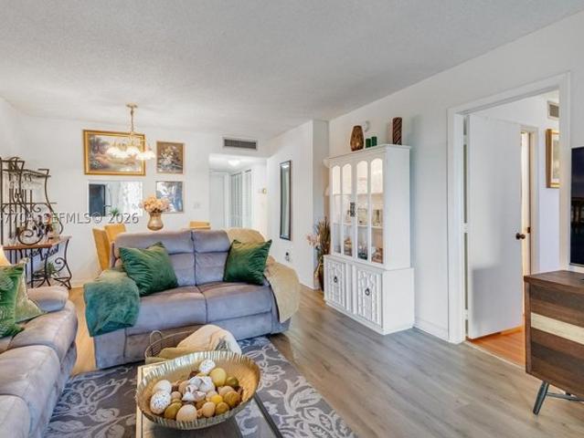 6000 NW 64th Ave Apt 110, Tamarac, FL 33319
