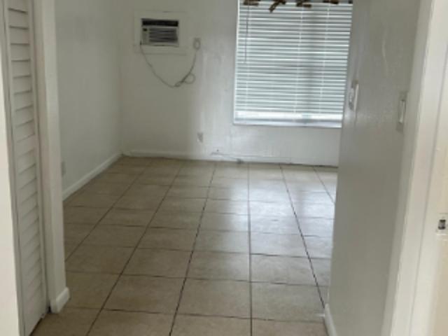 6000 NW 7th St, Studio, 1 full bath