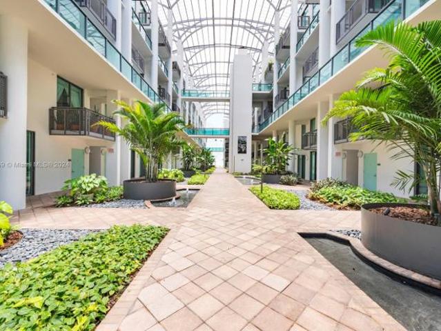 6000 Collins Ave #108, Miami Beach, FL 33140