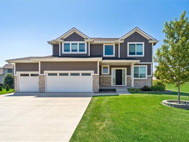 6000 Gladbury Ct, Pleasant Hill, IA 50327