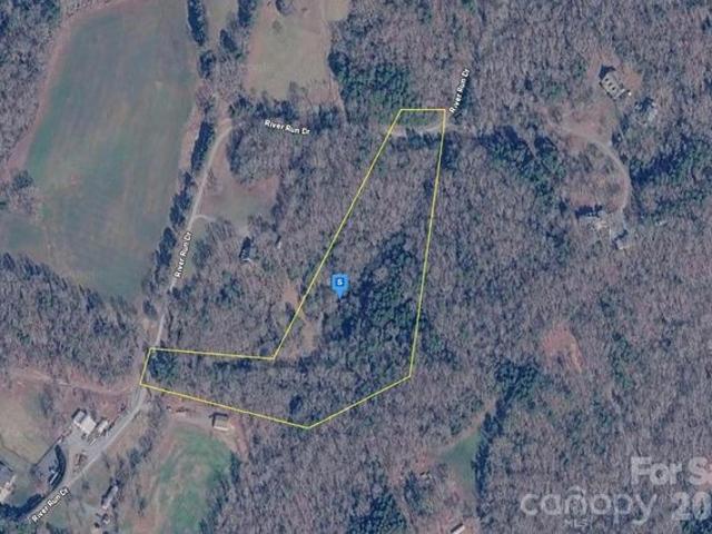 6000 River Run Dr, Marshville, NC 28103