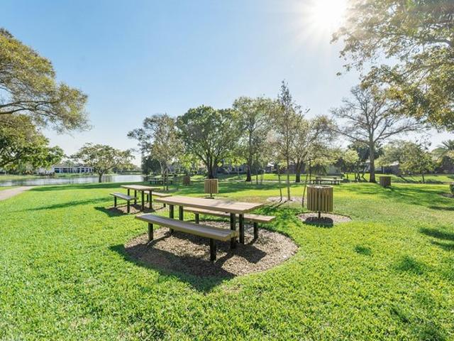 6001 NW 97th Dr, Parkland, FL 33076