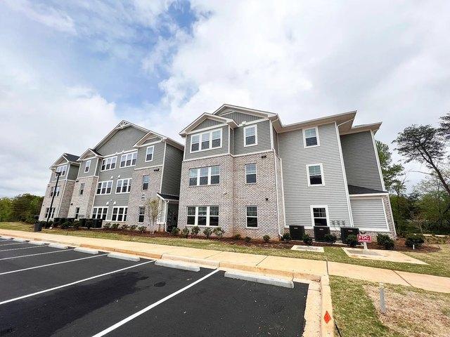 6001 Jacks Lookout Rd, Greenville, SC 29617
