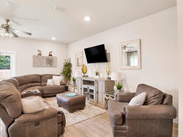 6001 Royal Port Ct, Pensacola, FL 32526 | MLS #679475 | Compass