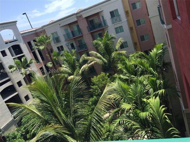 6001 SW 70th St Apt 620, South Miami, FL 33143