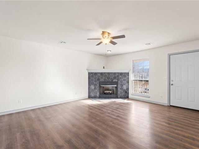 6001 W Knoll View Way, Rogers, AR 72758