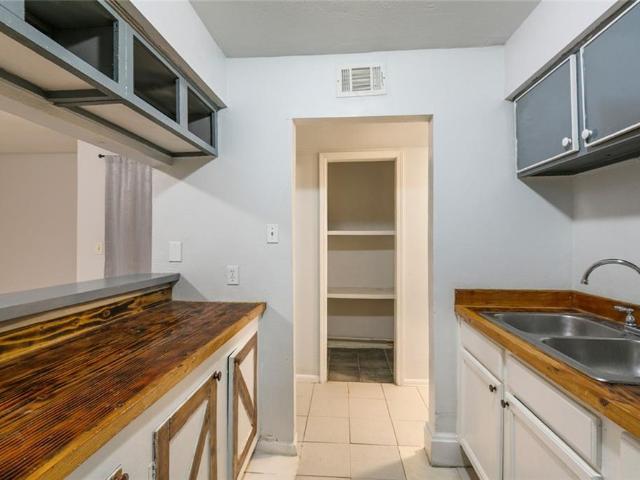 6001 07 Tullis Drive