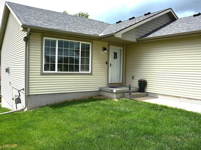 6002 NW 52nd St, Johnston, IA 50131