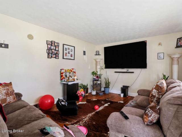 6002 Apex Dr