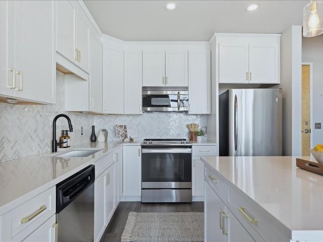 600 12th Ave S # 640