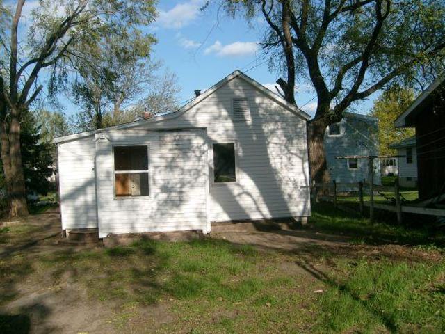 $600 / 2br 2 Bedroom West End of Winona near Golf Course 15 1/2 Fairfax Street map
