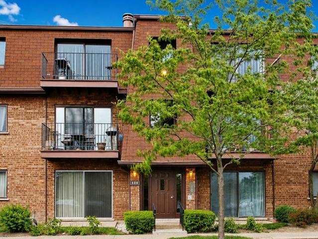 600 Cobblestone Cir Apt F, Glenview, IL 60025