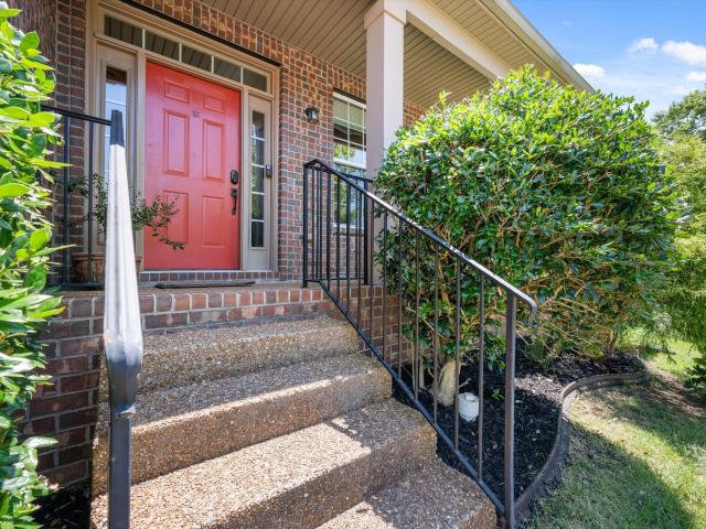 600 Collinscrest Ct