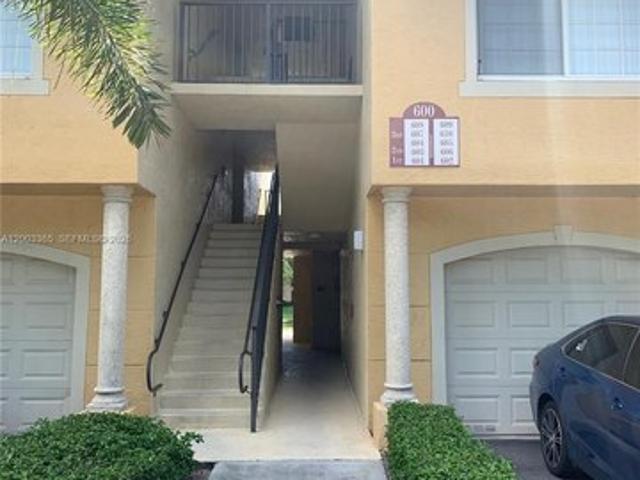 600 Crestwood Ct N Apt 610, Royal Palm Beach, FL 33411