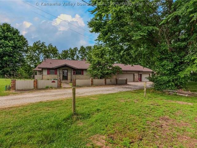 600 Ashton St, Ravenswood, WV 26164