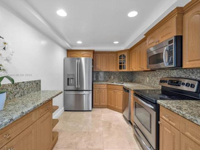 600 Biltmore Way #512, Coral Gables, FL 33134