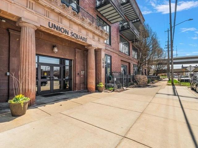 600 Broadway Ave NW Apt 421, Grand Rapids, MI 49504
