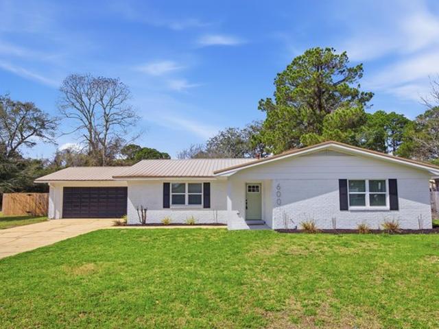 600 Burgundy Ln, Fort Walton Beach, FL 32547
