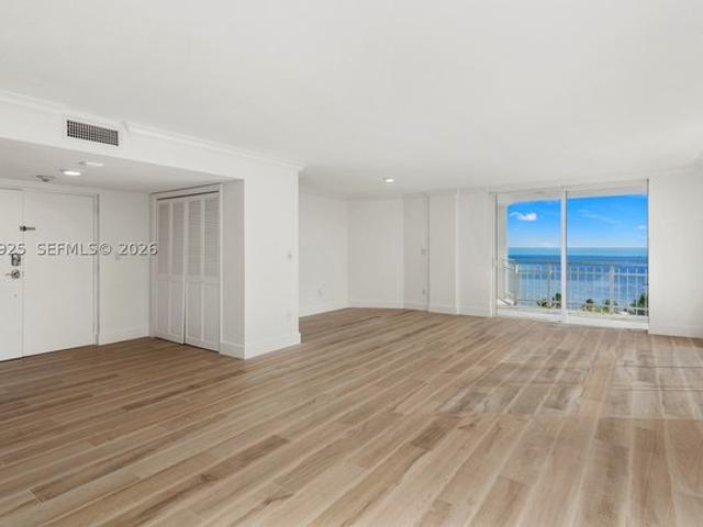 600 Grapetree Dr Apt 7ES, Key Biscayne, FL 33149