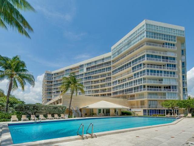 600 Grapetree Dr #4FN Key Biscayne, FL 33149