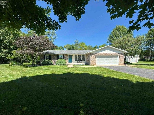 600 Guernsey Dr, Fremont, OH 43420