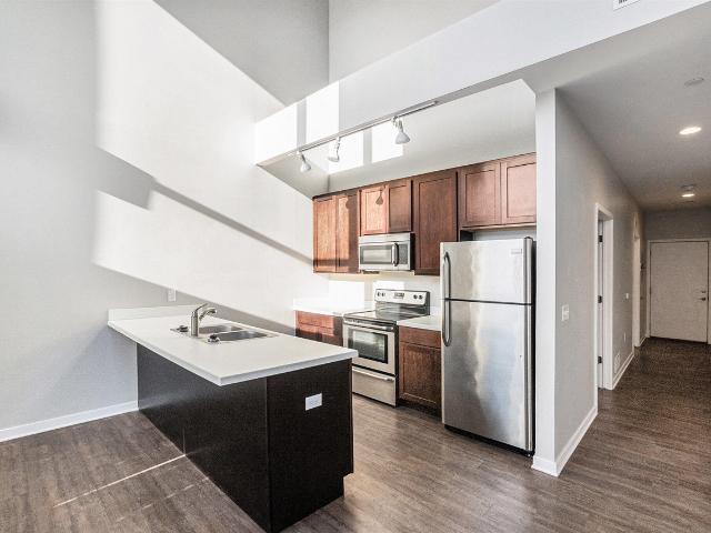 600 Douglas Street # 600C