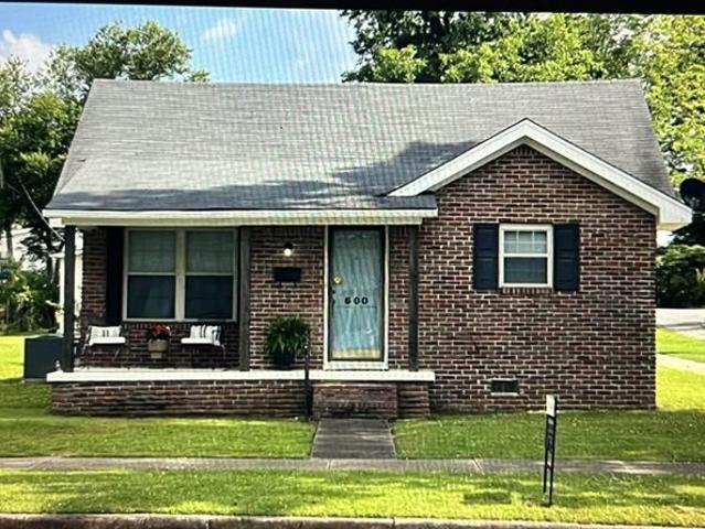 600 E 2nd St, Tuscumbia, AL 35674