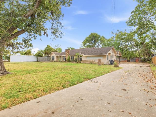 600 E Whitney St, Houston, TX 77022 | MLS #34081 | Compass