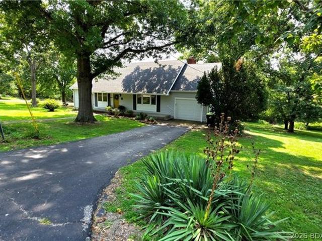 600 E McNair St, Versailles, MO 65084