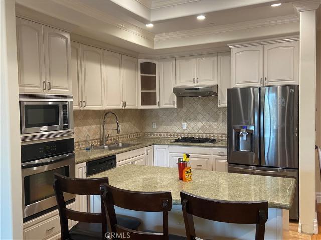 600 E Magnolia Boulevard 202