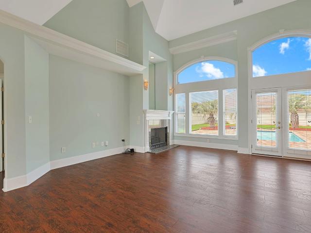 600 Falling Water Ct