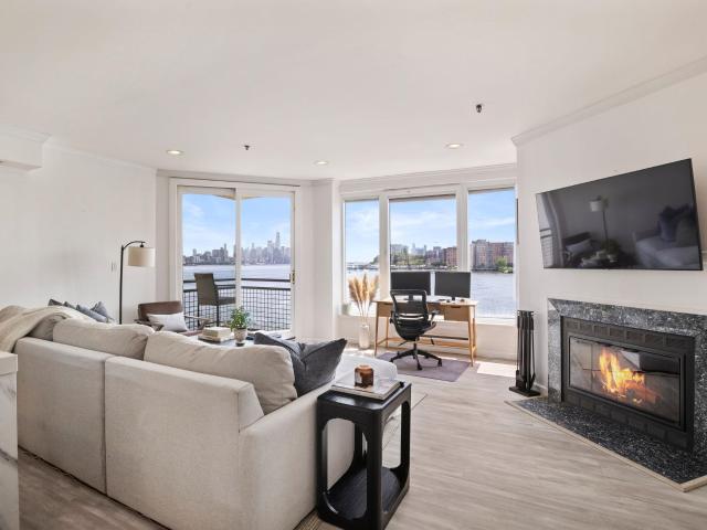 600 Harbor Blvd # 952