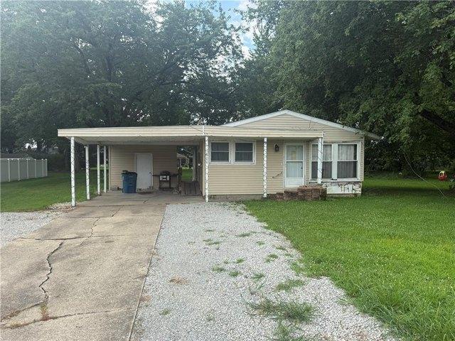 600 Orchard Dr, Newton, IL 62448