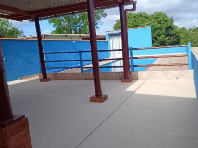 600 m² construídos Piscina aquecida Sala de jogos completa Sala de cinema Chácara no Sebandi