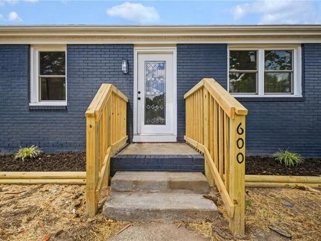 600 Mooney Rd Dr, Chesapeake, VA 23325